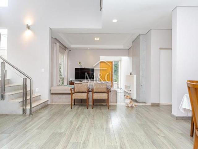 Casa com 254 m², 4 quartos sendo 1 suíte à venda n