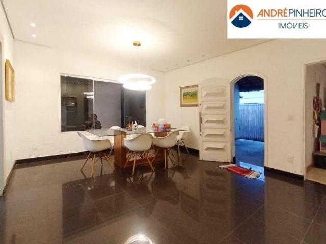 Casa com 260 m² 4 Quartos 2 Suítes e 4 Vagas no B. Planalto! R$ R$ 1.350.000,00