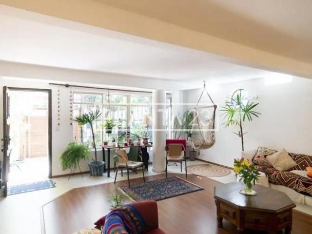 Casa com 260 m², 4 quartos sendo 4 suítes à venda no bairro Vila Cordeiro