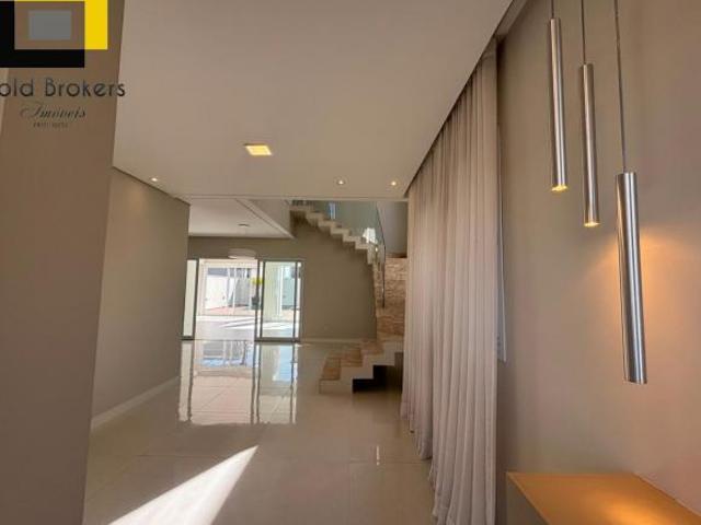 CASA COM 260 M² E 3 SUÍTES NO CONDOMÍNIO BRISAS DO LAGO EM JUNDIAÍ
