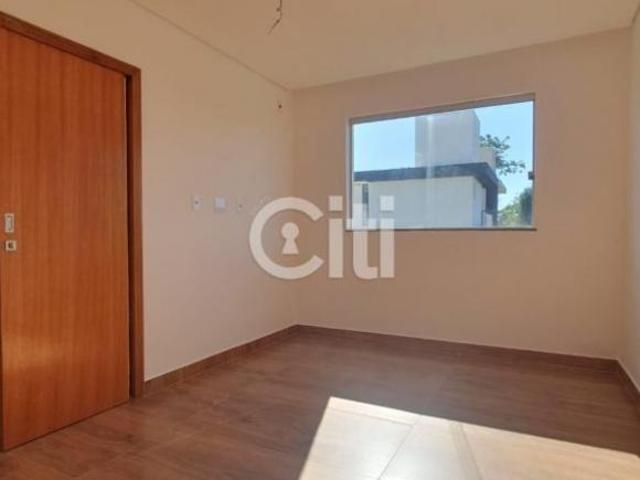 Casa com 262 m² e 3 quartos à venda bairro Villa Paradiso