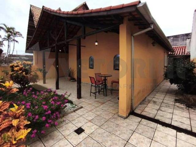Casa com 266 m² e 3 quartos SENDO 1 SUITE à venda em Praia das Palmeiras