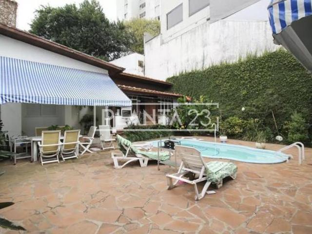 Casa com 269 m², 3 quartos sendo 1 suíte à venda no bairro Indianópolis