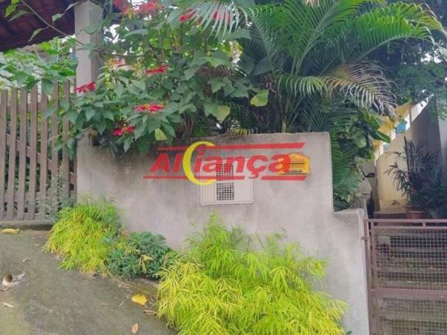 Casa com 270 m² de terreno em Arujá | Quintal amplo e edícula nos fundos