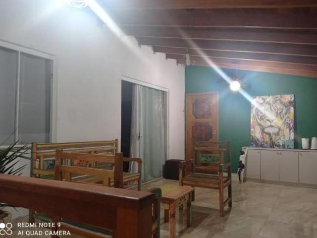 Casa com 270 m² de área const. 5 dormitórios, sendo 2 suítes, aceita permuta!