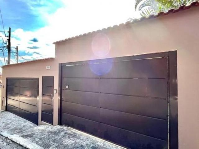 Casa com 270 m² e 4 quartos à venda em Jardim Oriental