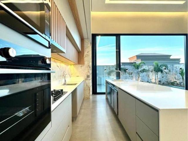 Casa com 270 metros², 3 quartos, piscina e churrasqueira em Barequeçaba SP