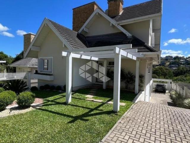 Casa com 279m² privativos, mobiliada, no Vale das Colinas em Gramado