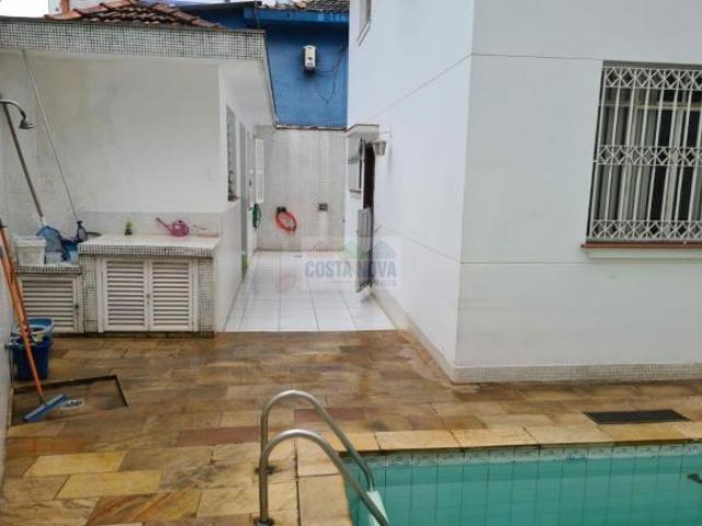 Casa com 282m², 4 Dormitorios sendo 1 suite, 4 banheiros, 5 vagas, 2 salas, 1 escritório, 1 edícula