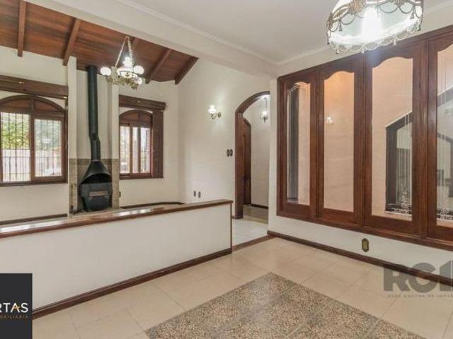 Casa com 287m², 5 dormitórios, piscina, 4 vagas no bairro Jardim Itu