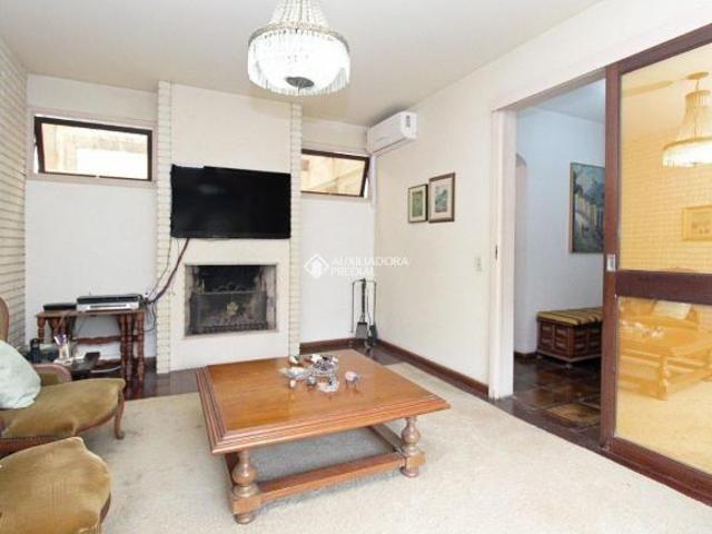 Casa com 289m2 no bairro Petrópolis