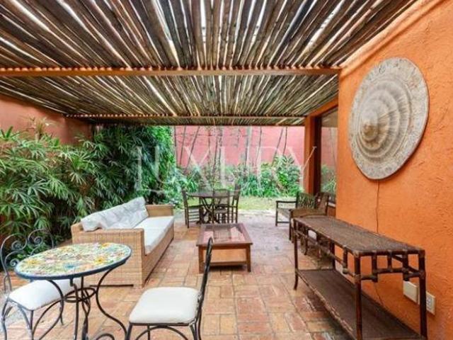 Casa com 298 m², 3 quartos sendo 3 suítes à venda no bairro Alto de Pinheiros