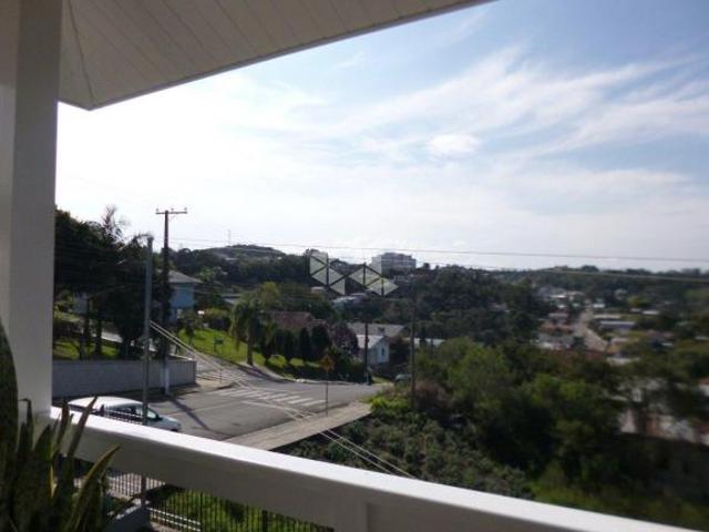 Casa com 2 moradias, pav. superior 3 dorm. e pavimento inf. 2 dorm