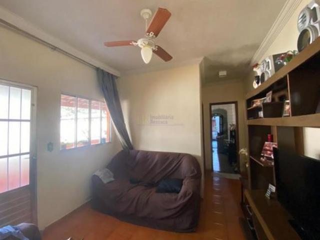 CASA COM 2 MORADIAS