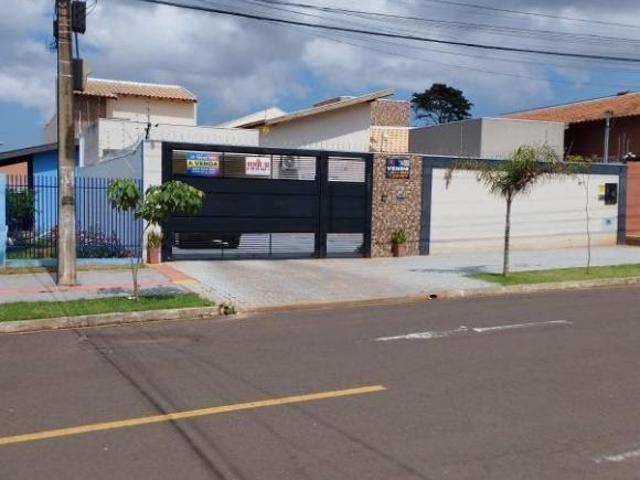 Casa com 2 apartamentos e 1 suite, Parque Res. Maria A Pedrossian