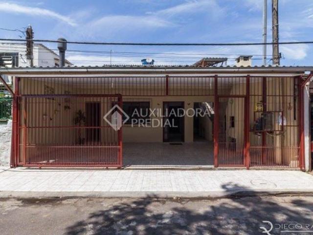 Casa com 2 dois dormitórios com suíte, dois andares e vaga no bairro Farrapos