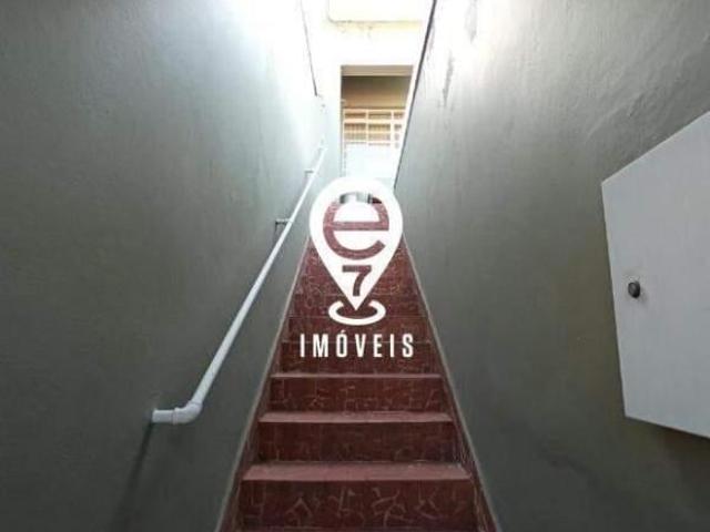 Casa com 2 dorm. e salão comercial à venda
