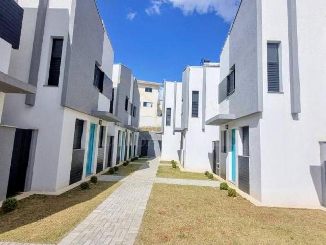 Casa com 2 Dorm. em Condomínio