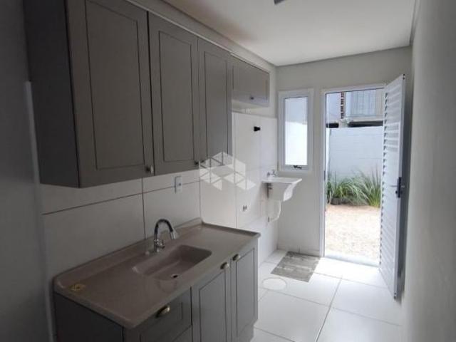 Casa com 2 dormitórios na Restinga