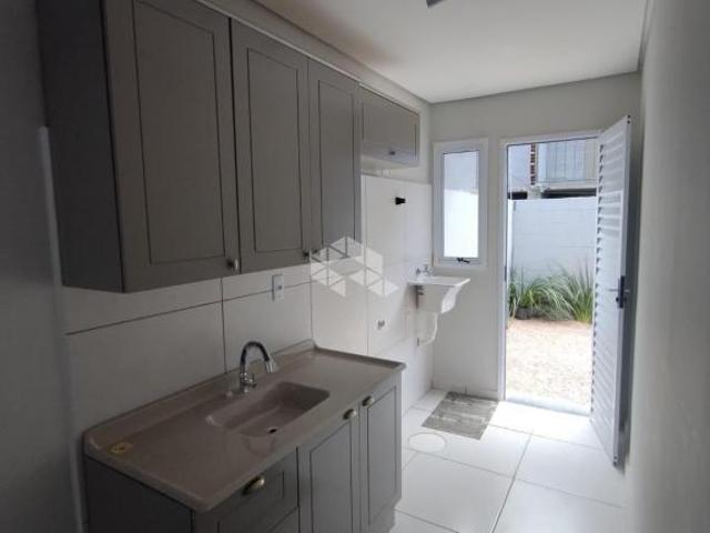 Casa com 2 dormitórios na Restinga