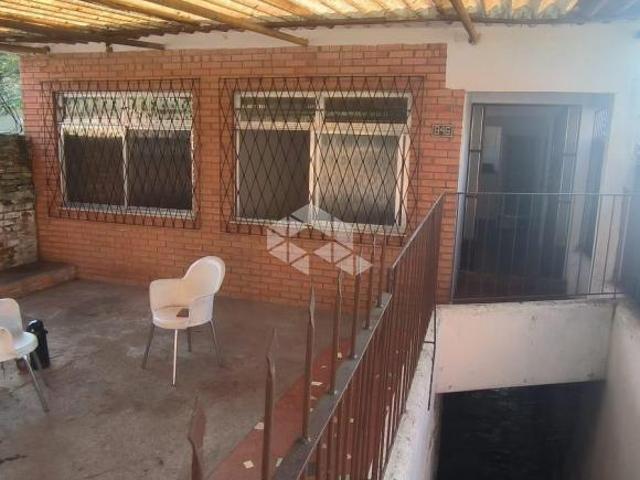 Casa com 2 dormitórios no bairro Partenon