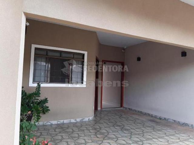 Casa com 2 dormitórios no Jardim Astúrias