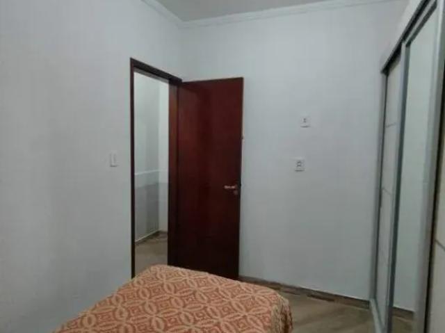 Casa com 2 Dormitórios, 1 Suíte e 2 Vagas em Vila Eldízia, Santo André – Financia