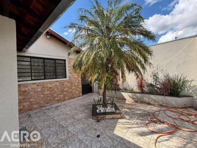 Casa com 2 dormitórios à venda, 110 m² por R$ 370.000,00 Conjunto Habitacional Joaquim Guilherme d