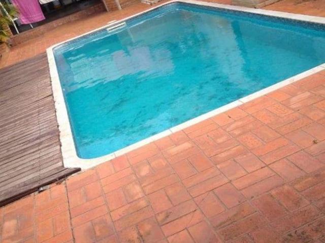 CASA COM 2 DORMITÓRIOS À VENDA