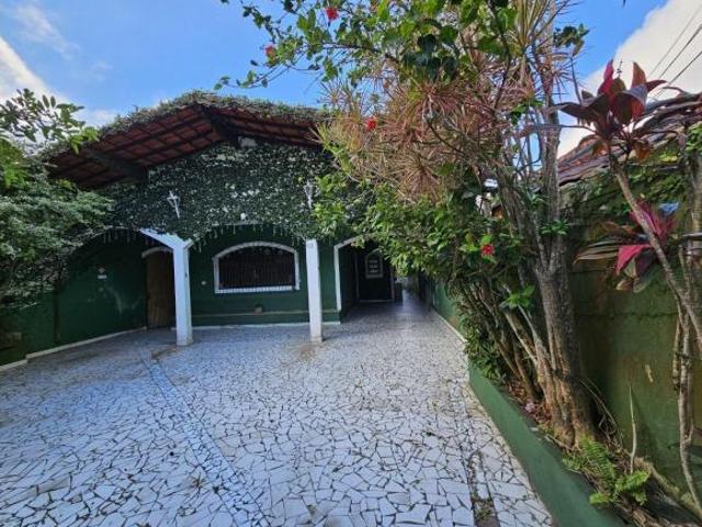 Casa com 2 dormitórios à venda, 211 m² no Maracanã Praia Grande/SP