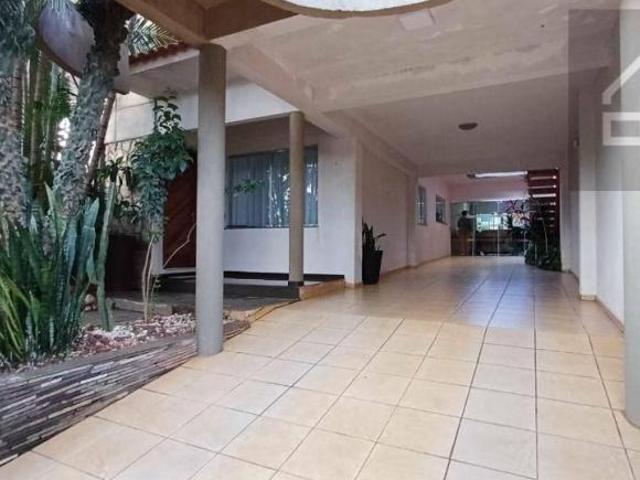 Casa com 2 dormitórios à venda, 350 m² por R$ 2.300.000 Country Cascavel/PR