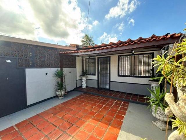 Casa com 2 dormitórios à venda, 52 m² por R$ 695.000 Aviação Praia Grande/SP