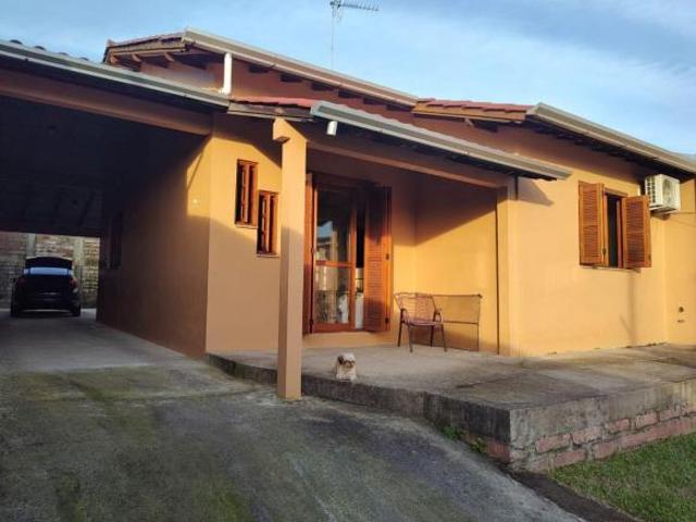 Casa com 2 dormitórios à venda, 59 m² por R$ 439.000,00 Lomba da Palmeira Sapucaia do Sul/RS