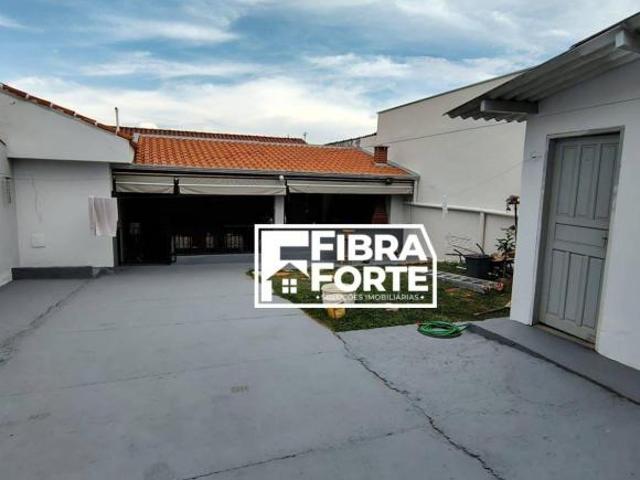 Casa com 2 dormitórios à venda, com quintal grande no Jardim Nova Europa Campinas/SP
