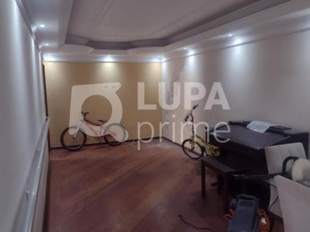 Casa com 2 dormitórios á venda na Vila Amália