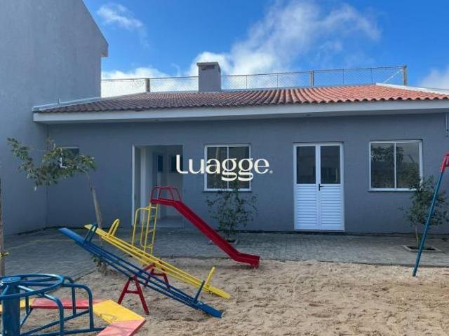 Casa com 2 dormitórios, banheiro social e pátio