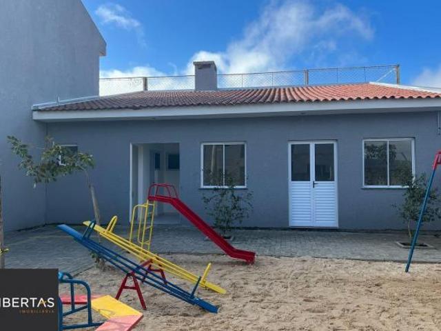 Casa com 2 dormitórios, banheiro social e pátio