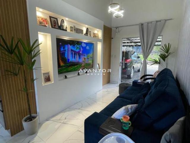 Casa com 2 dormitórios, churrasqueira e garagem para 2 carros, no bairro Campest