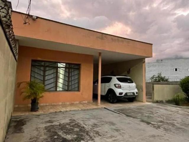 CASA COM 2 DORMITÓRIOS, COM TERRENO AMPLO NA RUA VARZEA PAULISTA VILA SANTANTA 2 EM JUNDIAÍ