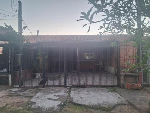 Casa com 2 dormitórios com pátio e edícula