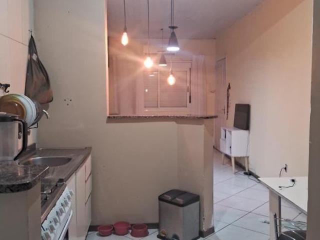 Casa com 2 dormitórios com pátio e edícula