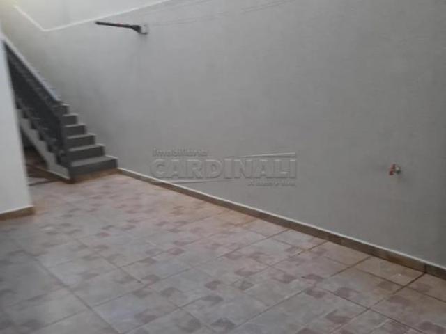Casa com 2 dormitórios e 1 suíte no Jardim Medeiros próxima a Escola Carmine Botta em São Carlos