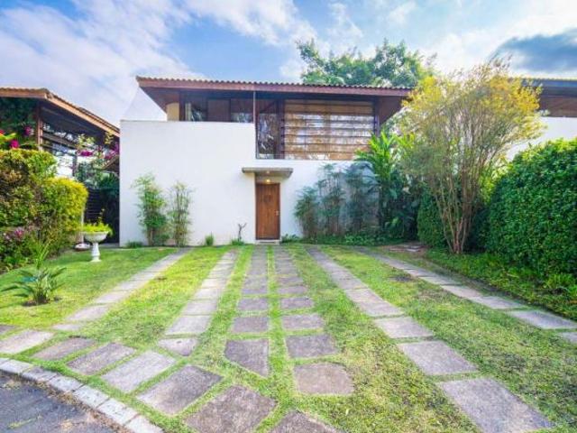 Casa com 2 dormitórios e amplo quintal, sendo 1 suíte à venda Granja Viana Carapicuíba/SP