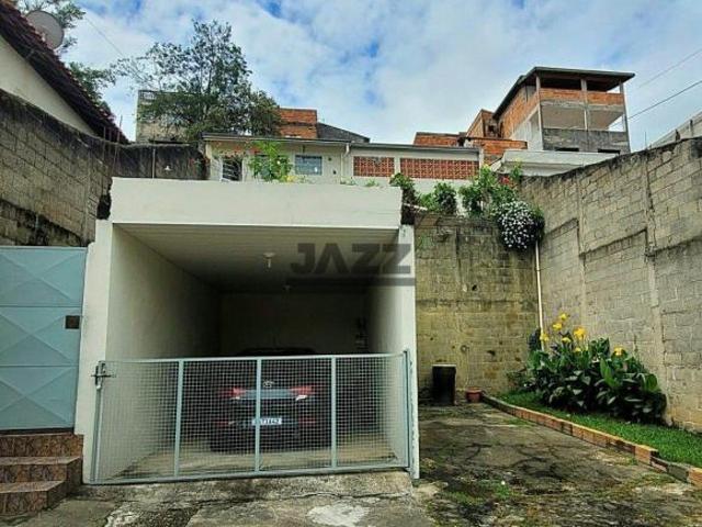 Casa com 2 Dormitórios e Amplo Terreno no Jardim Paraíso em Jacareí