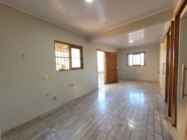 Casa com 2 Dormitórios e Água e Luz Individuais