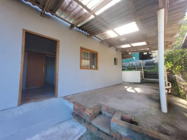 Casa com 2 Dormitórios e Água e Luz Individuais