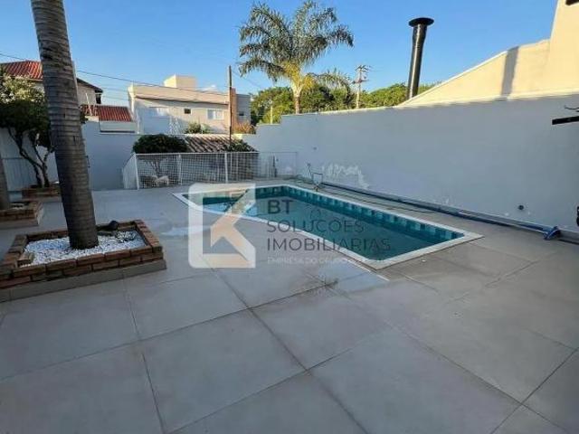 Casa com 2 dormitórios e escritório à venda, 300 m² de terreno e 117 de área construída por R$ 1.07