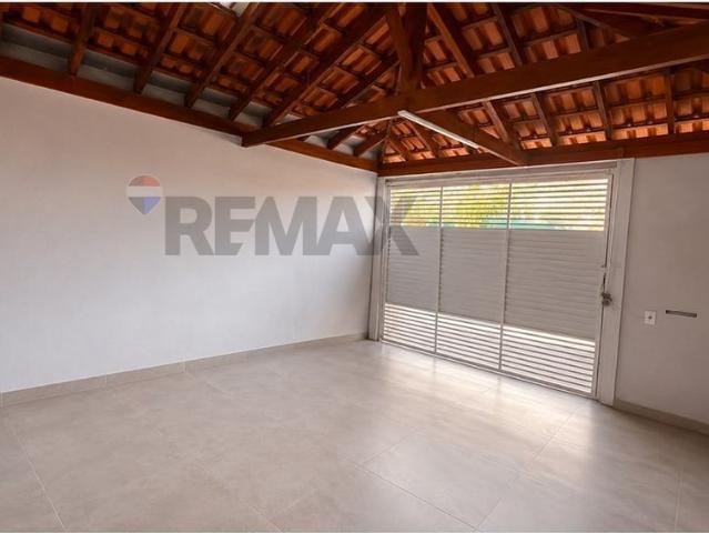 Casa com 2 Dormitórios e Espaço Gourmet no Jardim Iolanda
