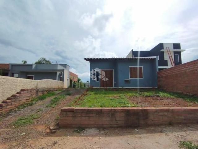 Casa com 2 dormitórios e pátio em Santa Cruz do Sul