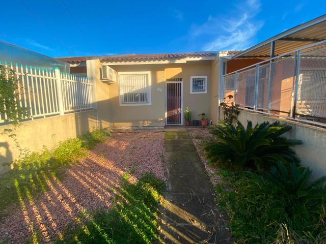 Casa com 2 Dormitórios e Pátio para Locação na Restinga